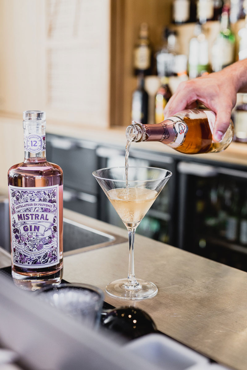 Guillaume Bonnefoi, co-fondateur de MistralGin, le dry gin rosé ...